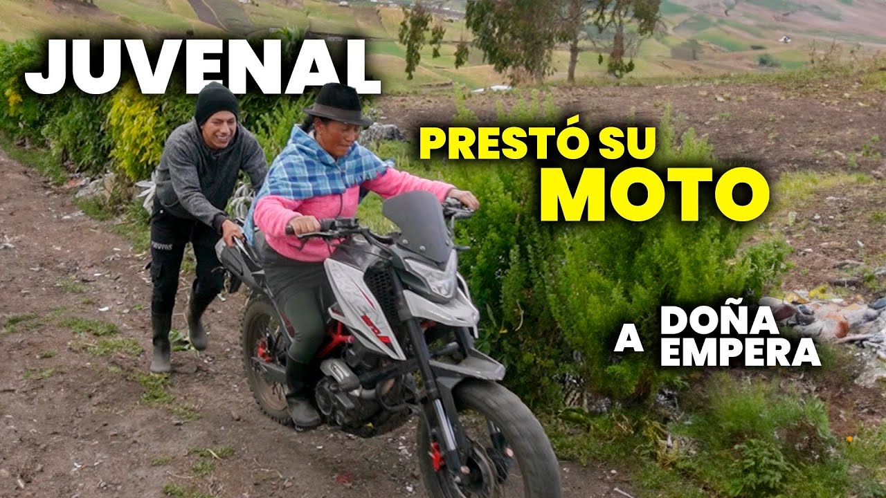 Le enseñó a manejar la moto a su madre (casi se cae) - YouTube