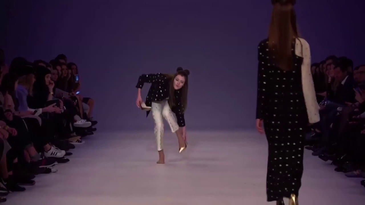 Model falls down and removes her shoes during Serebrova Fall/Winter ...