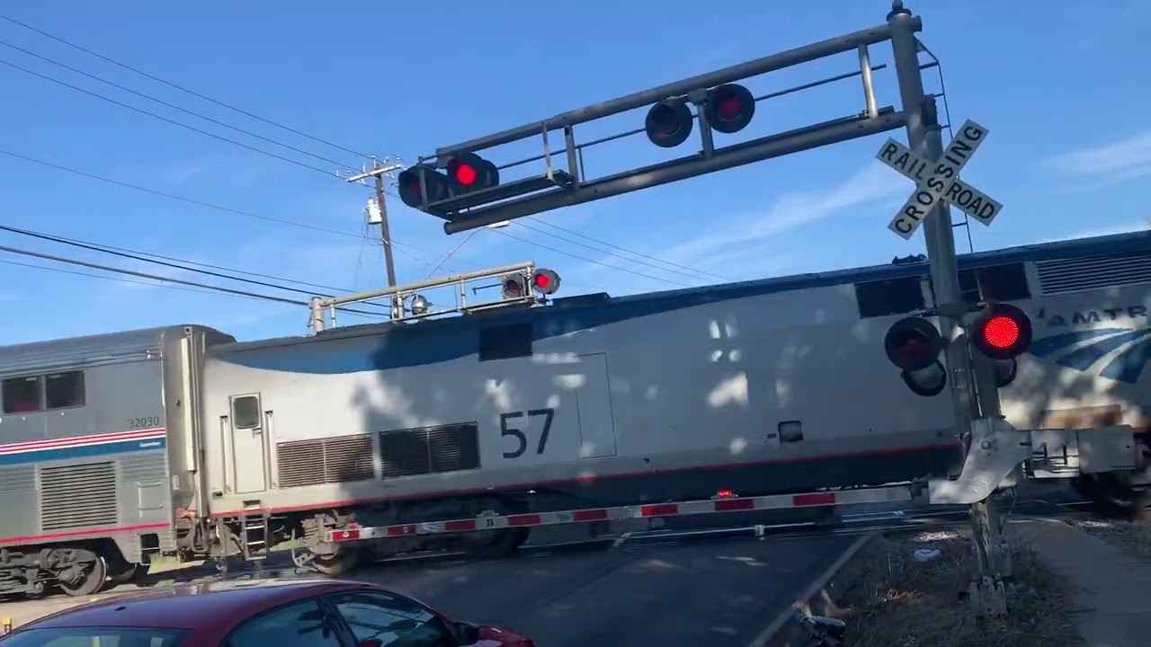 Northbound Amtrak Texas eagle 22 train at Oltorf Station in Austin ...
