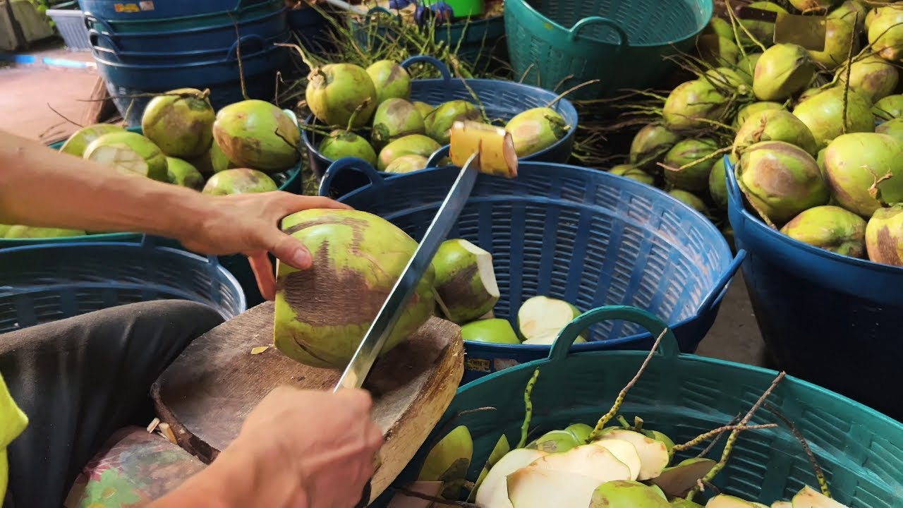 Coconut Cutting Master - YouTube