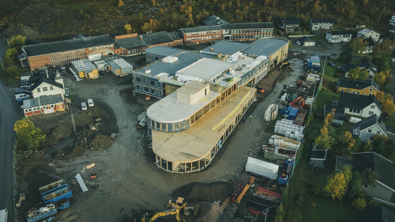 Båtsfjord nye skole 23 sept 22 - YouTube