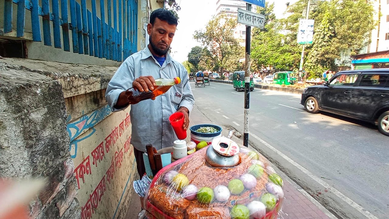 Goti Gorom Canacur Makha - Bangladeshi Street Food - Food Bangla - YouTube