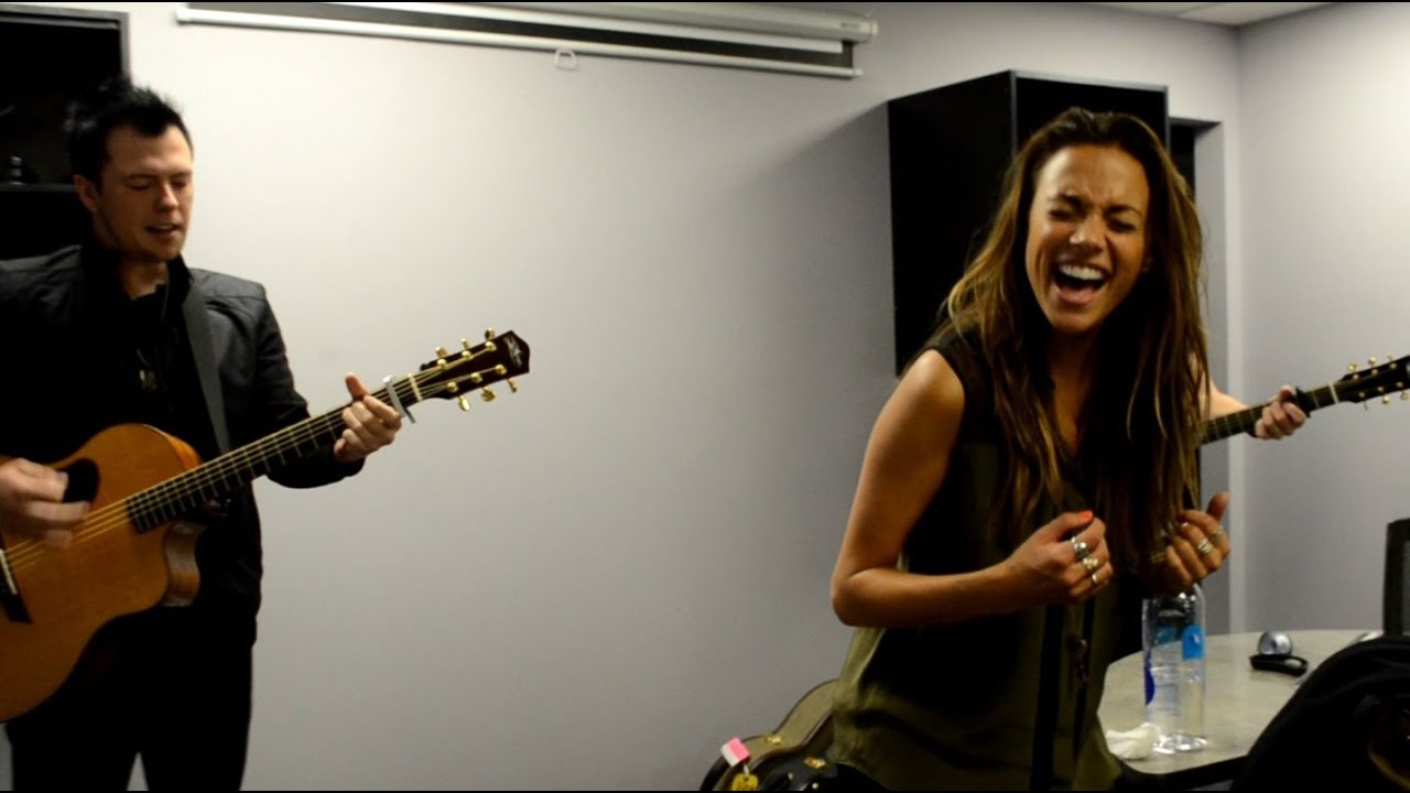 Jana Kramer Sings "Boomerang" - WITL Studio Series - YouTube