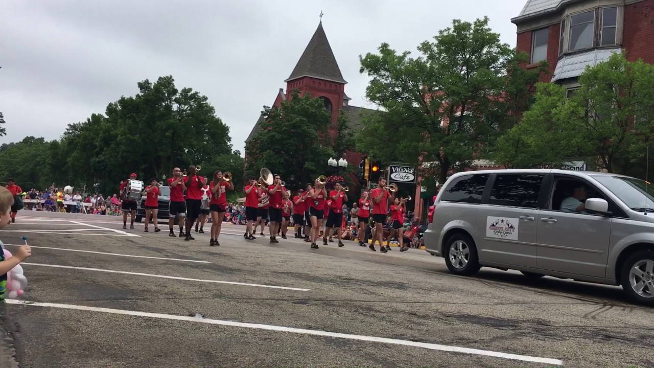 Bucky and UW Marching Band in Baraboo Big Top Parade - YouTube