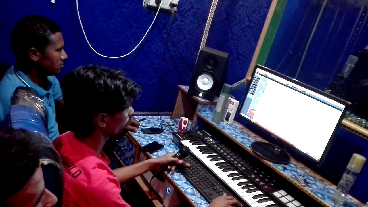 VR Music & recording studio me singer kundan lal yadav ka dhamake dar live recording - YouTube