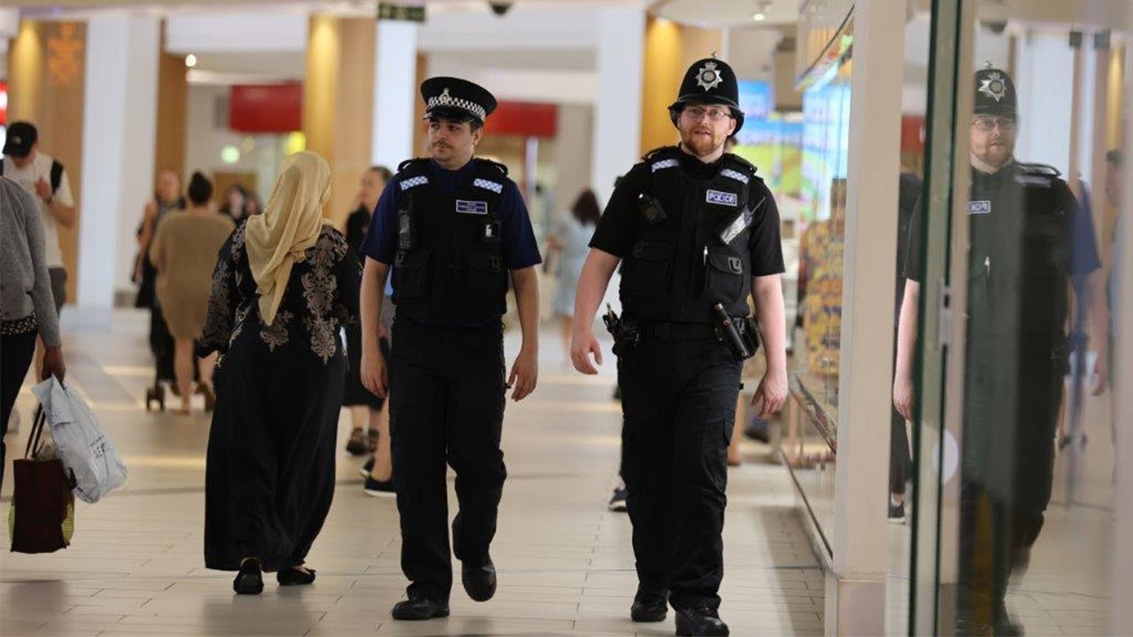 Police and business leaders come together to tackle retail crime - YouTube