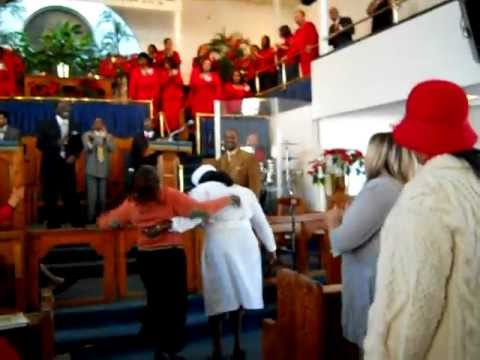 Family Praise Break- Kelly Temple COGIC - YouTube