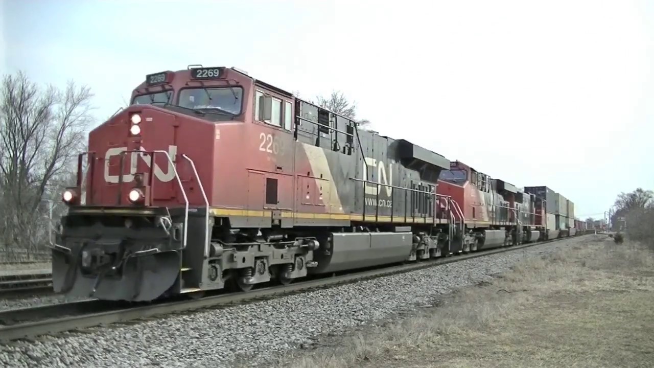 Canadian National Intermodal Train Q149 - YouTube