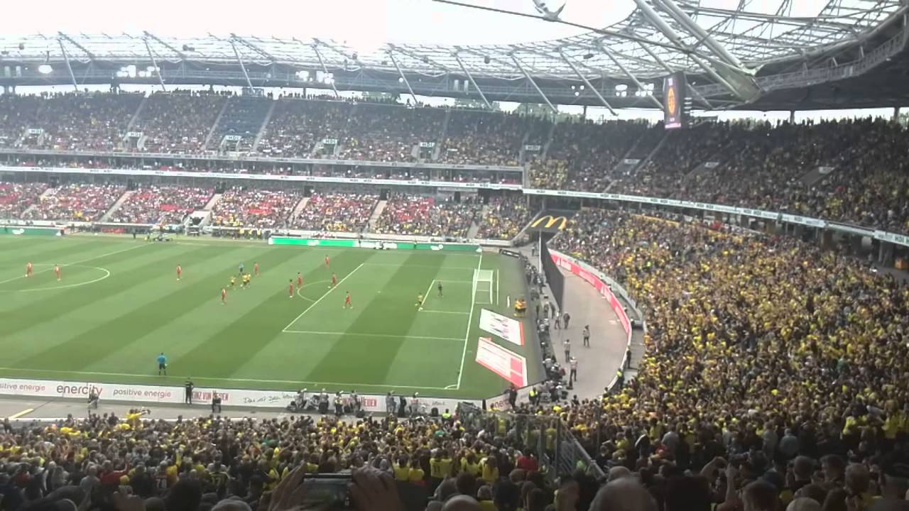 Hannover 96 - BVB Borussia Dortmund Auba 11-Meter zum 4:2 - YouTube