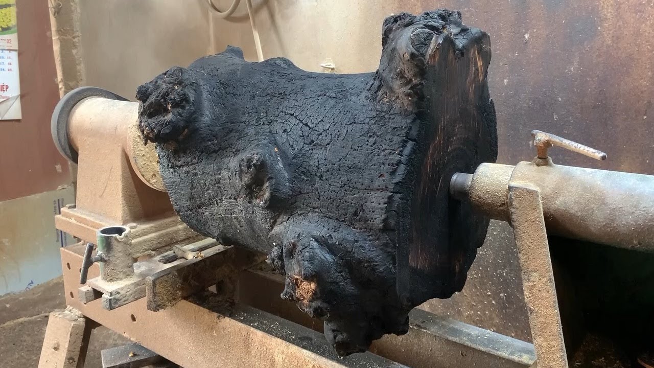 From Burnt wood to masterpiece crazy ideas Turn burning tree branches ...