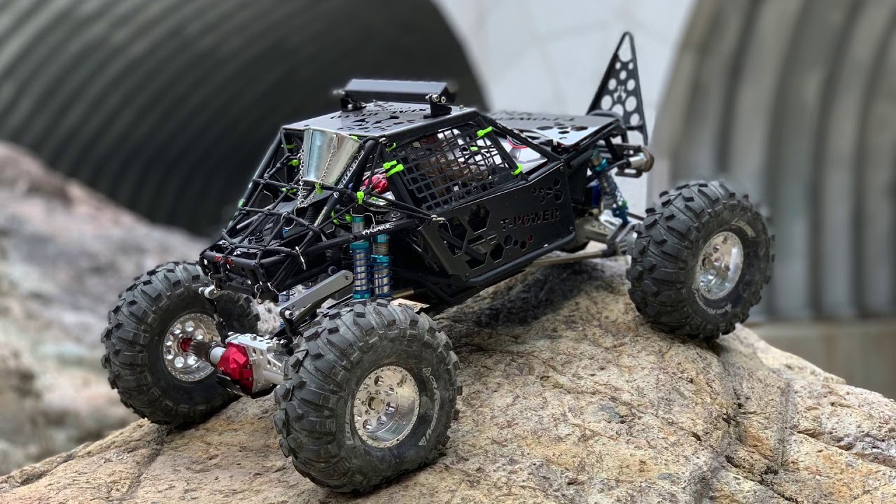 Traxxas Trx4 Defender, G500, Axial rockbomber enjoying rock crawling ...