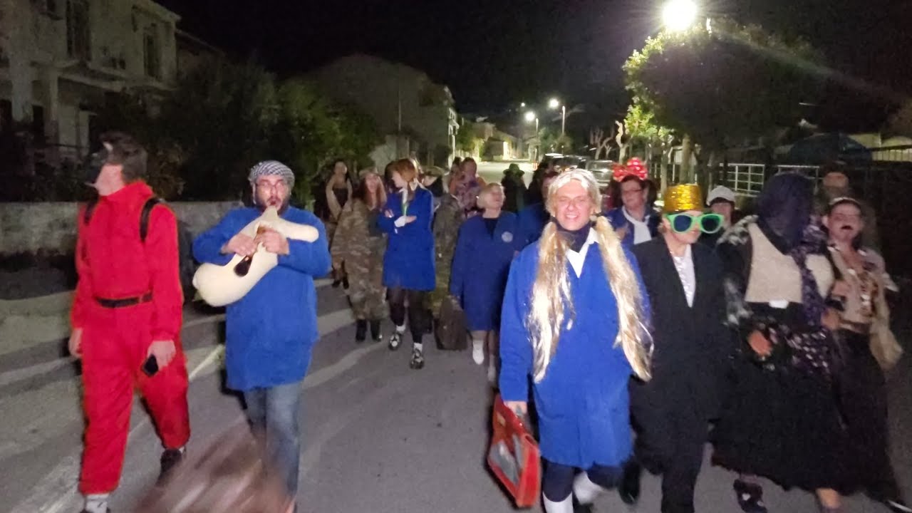 Η αποκριάτικη Τσαμπούνα βγήκε στους δρόμους του Πυθαγορείου και έκανε ...