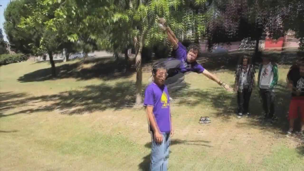 Patadas Voladoras De ThousCarapollen En SlowMotion(Suave) - YouTube