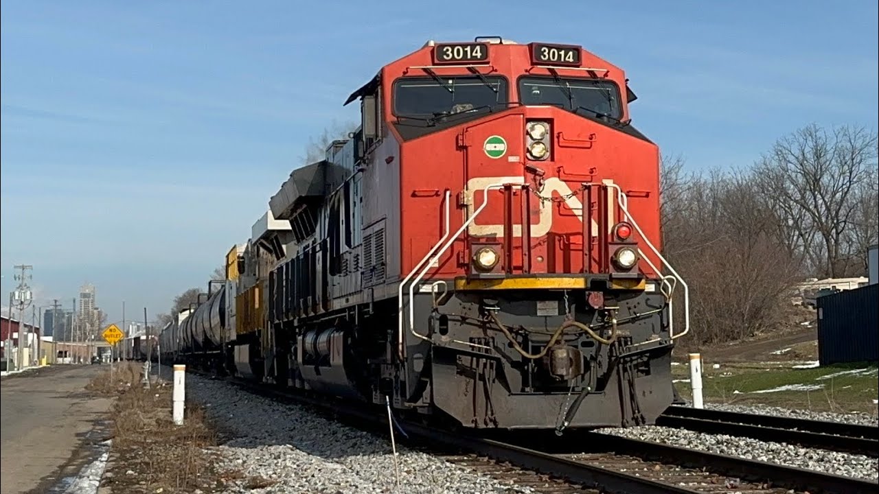 L303-08 | CSX • CN #3014 + CN #3979 (ex. Citirail) & 97 Cars in Grand ...