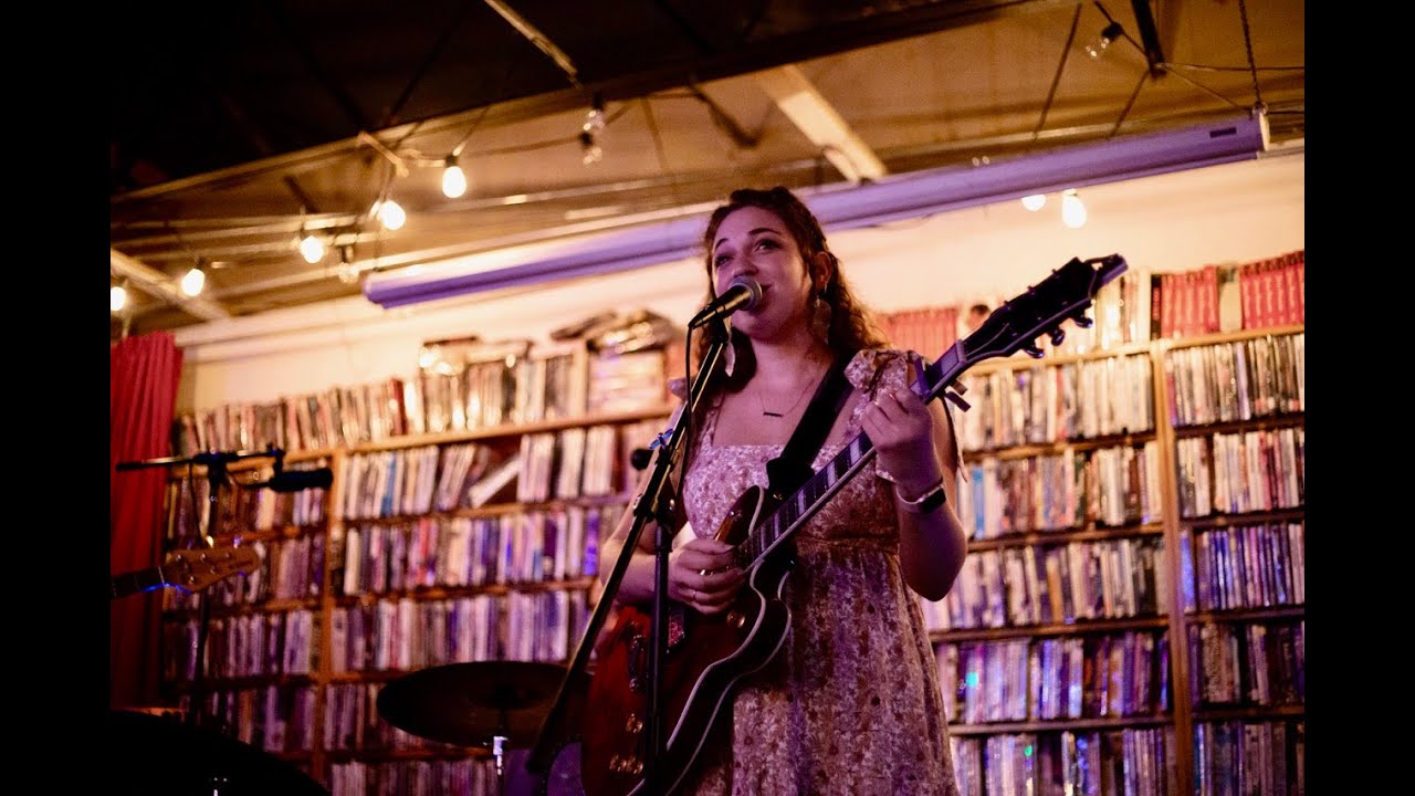 Hannah Stokes - Holiday (Live) OFFICIAL MUSIC VIDEO - YouTube