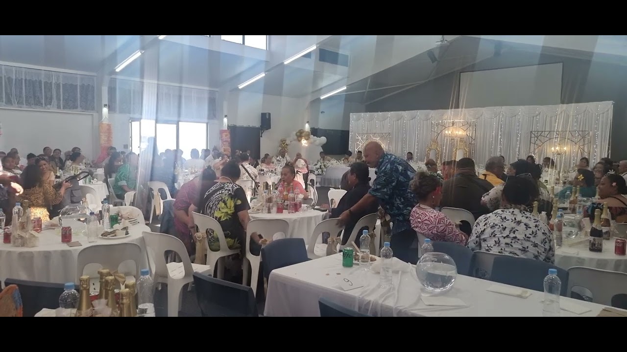 Mr &Mrs Vui Wedding Funny time - YouTube