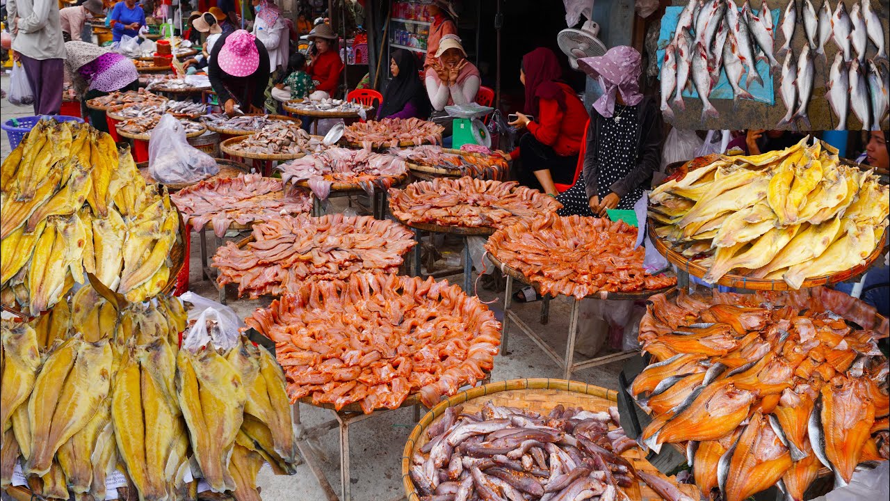 Amazing fish distribution site in Phnom Penh, Cambodian fish market - YouTube