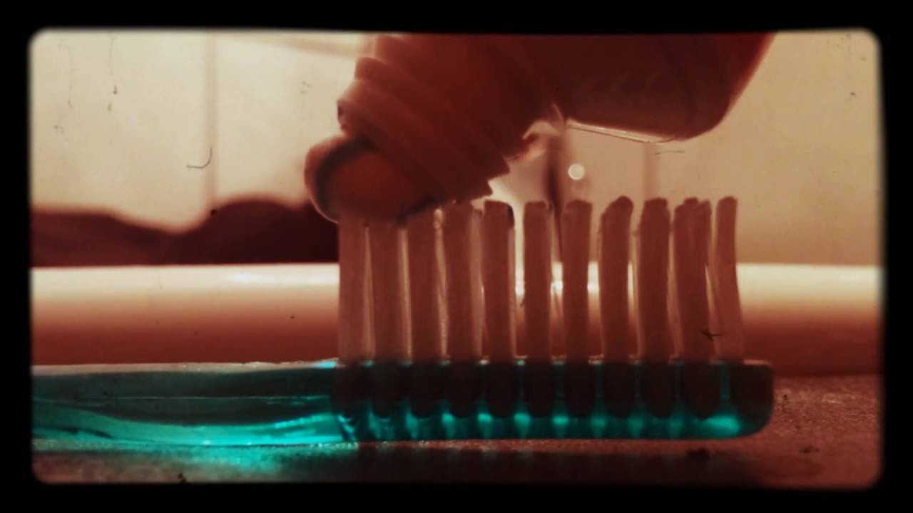 How to properly add toothpaste to a toothbrush - YouTube