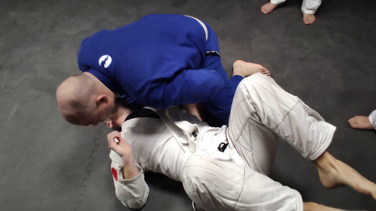 Raça Jiu-jitsu #130 : counter against stack pass - YouTube