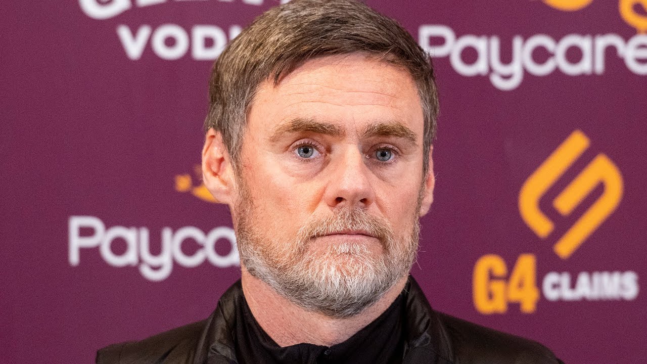 Graham Alexander previews Livingston - YouTube