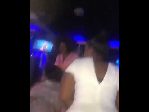 Slay queen shaking their booty. Show off, watery booties. - YouTube