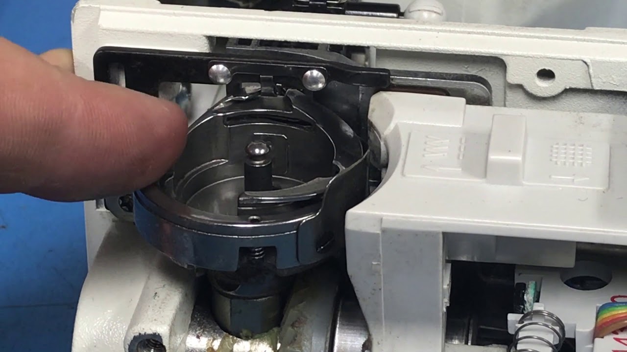 Replacing the position finger on a PFAFF 7570 - YouTube