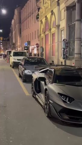 UNA SUPERCAR E UNA NORMALISSIMA LAMBORGHINI - YouTube