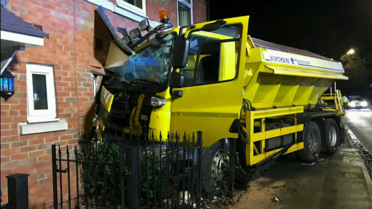 Road gritter crashes into house (UK) - BBC News - 17th December 2018 ...