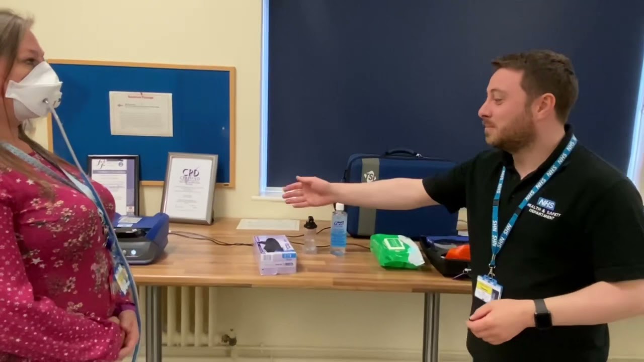 Performing a Quantitative Face Fit Test - YouTube