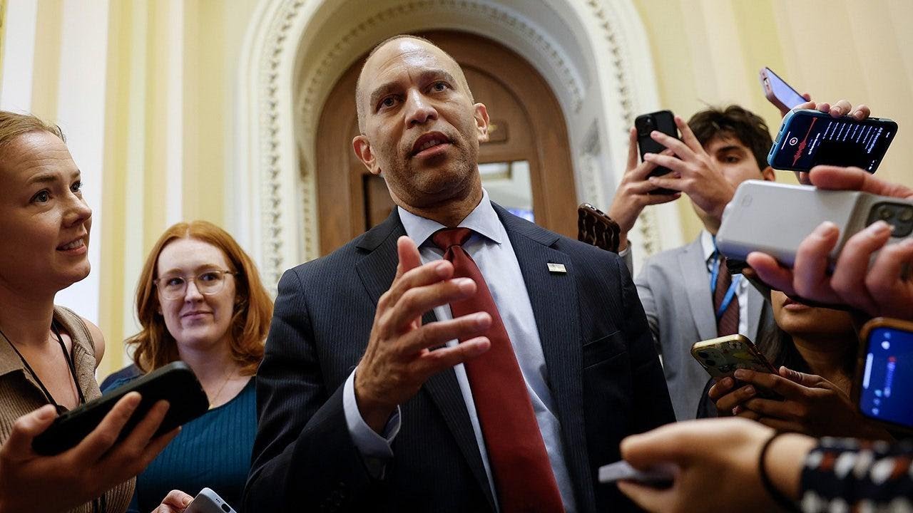 Hakeem Jeffries Breaks House Record to Stall Trump's 'Big, Beautiful ...