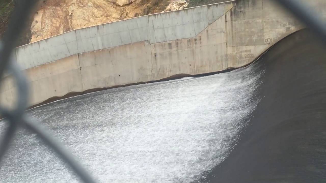 Fish going over Blowering Dam spillway NSW Australia - YouTube