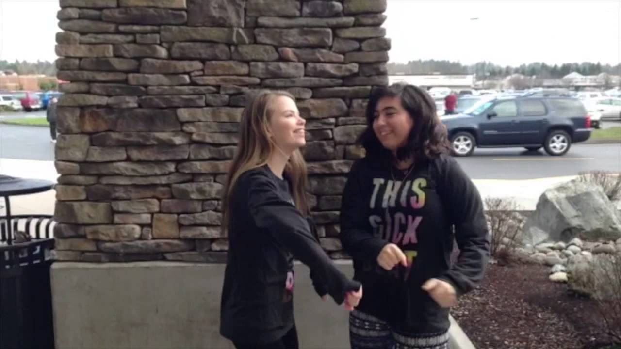 internet swiftie friends meet for the first time - YouTube