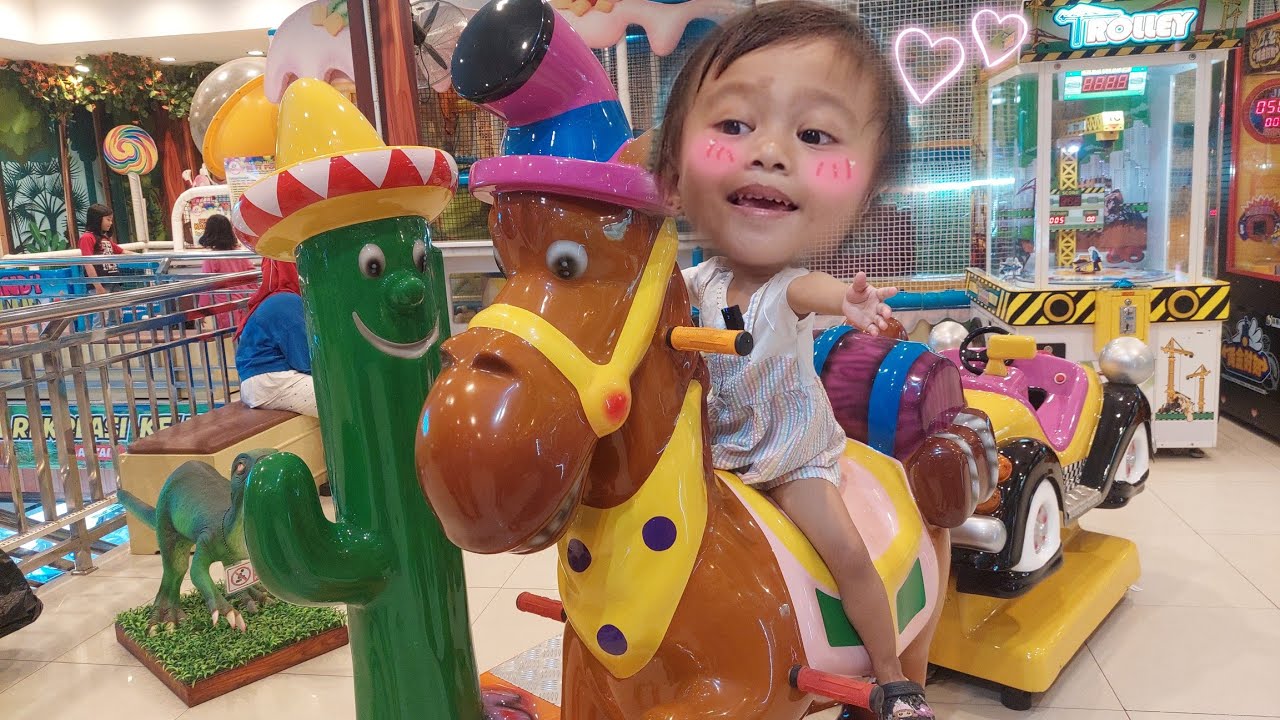 AZEL MAIN DI KIDS FUN TAMAN BERMAIN ANAK ‼️ Seru banget naik odong ...