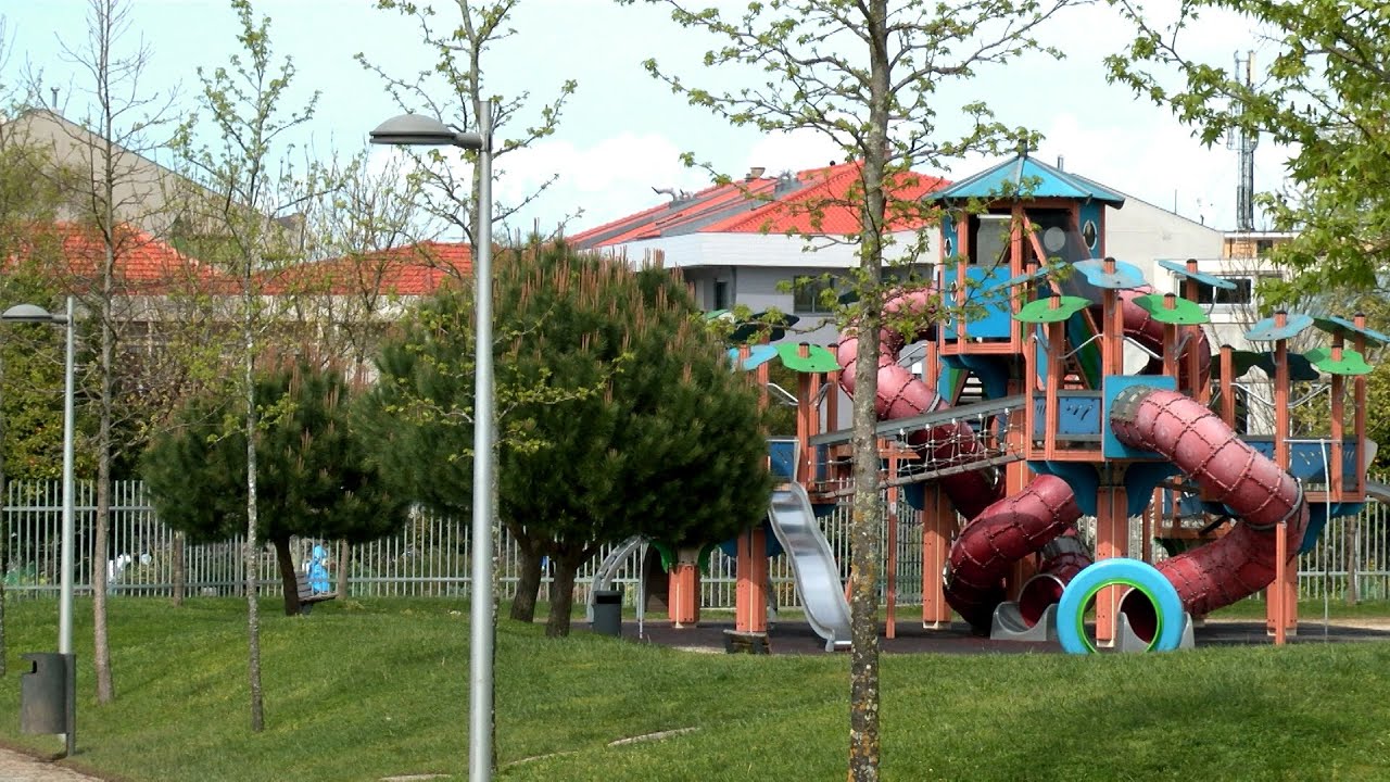 Novos parques infantis - YouTube