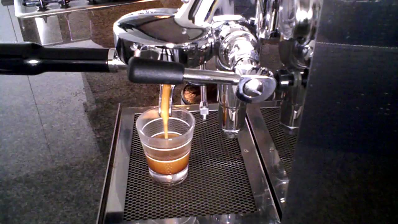 Isomac Zaffiro - first few shots.. - YouTube