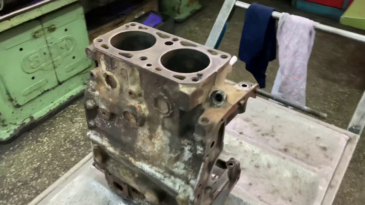 Alfa Romeo Boxer Engine Block - YouTube