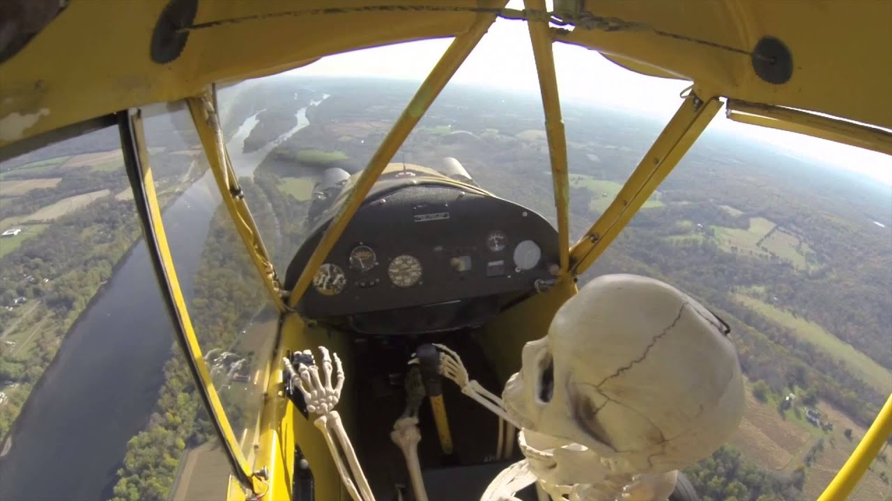 Mr. Skeltal Flying an Airplane - YouTube