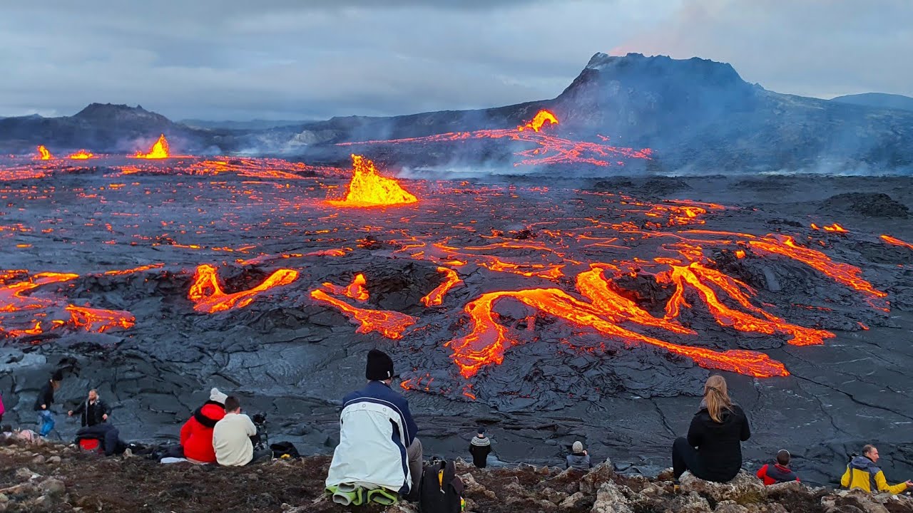 5 ACTIVE VENTS AND FRESH LAVA FIELD FOR A FEW LUCKY PEOPLE! ONCE IN A ...