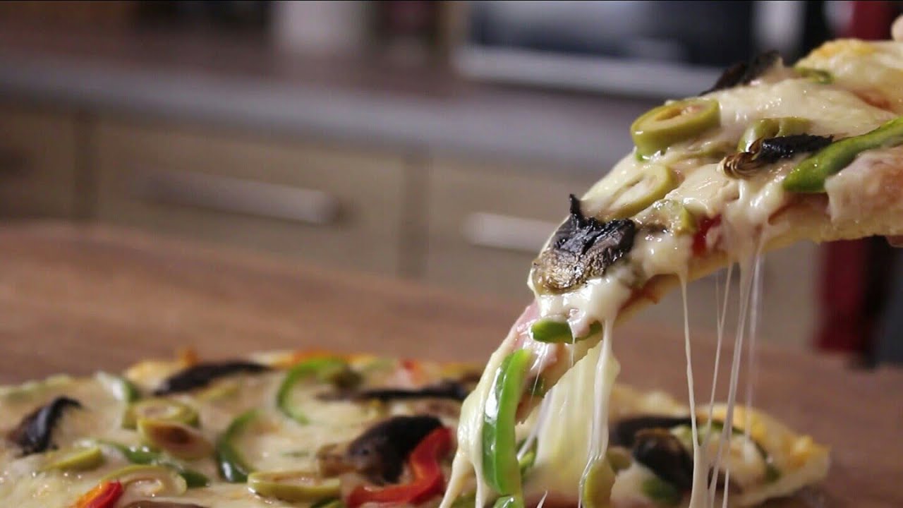 Η ΤΕΛΕΙΑ ΠΙΤΣΑ (Πανεύκολη Συνταγή) - The best Pizza ever - YouTube