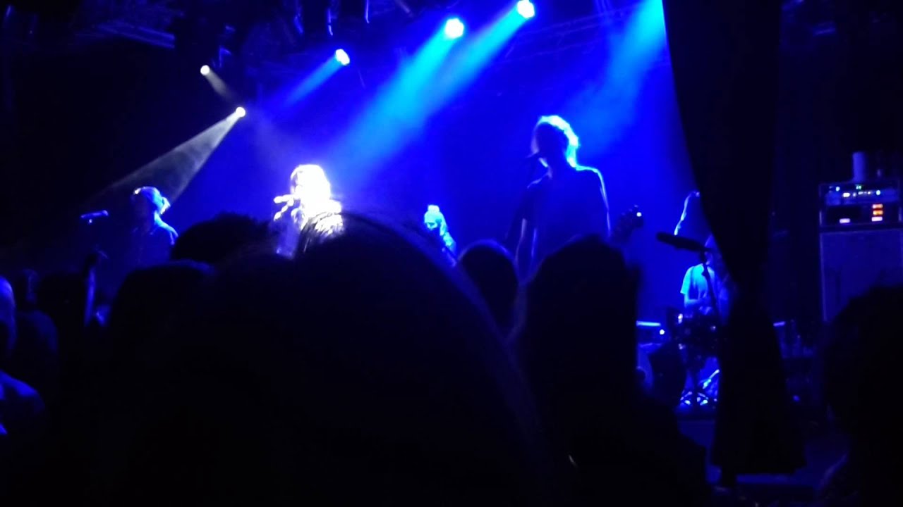 R5 - Repeating Days (Live in Switzerland) - YouTube