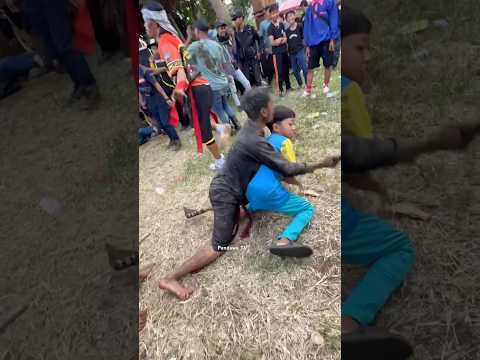 Bocil Baju biru ketangkap basah kuda lumping