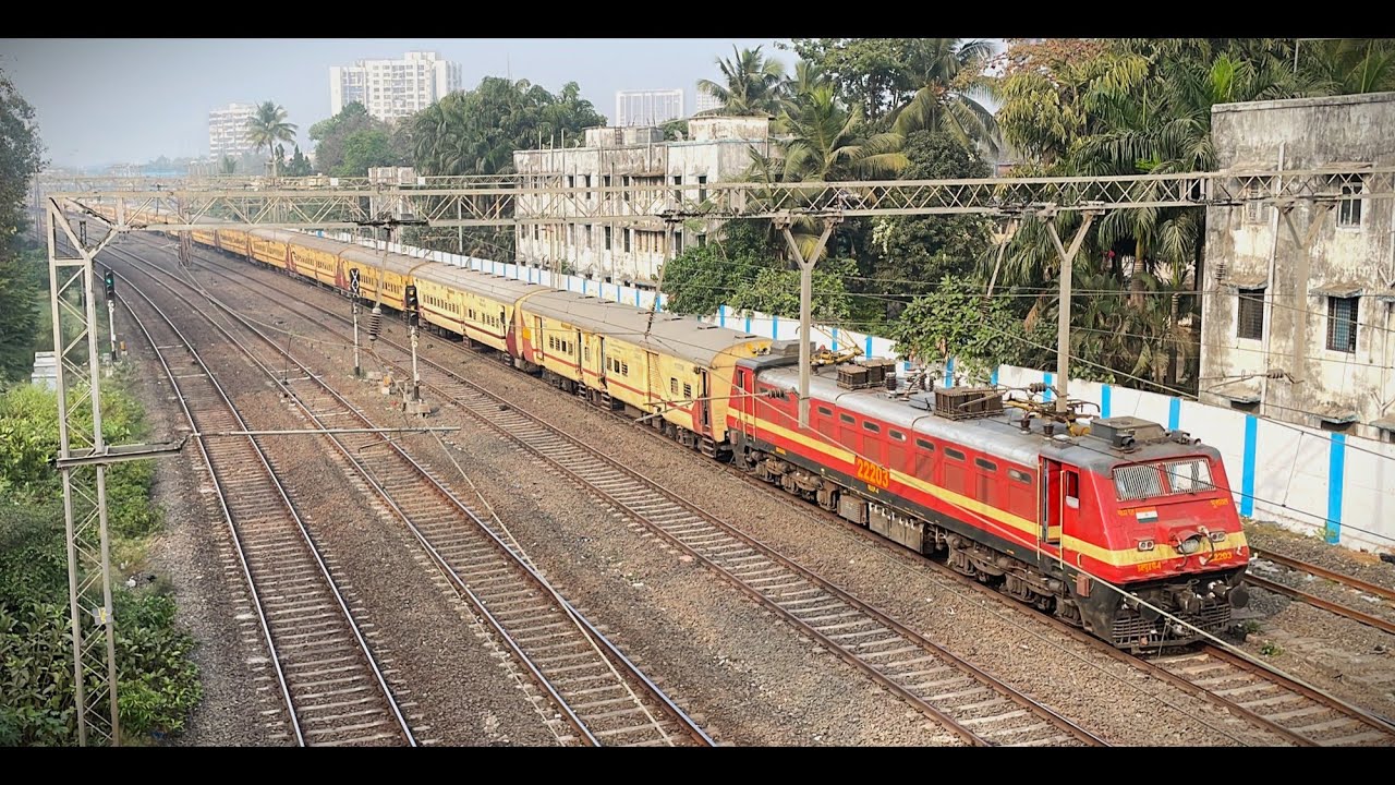 Brakes Applied by Gujarat Express at Dadar // Bhusawal WAP-4 - YouTube