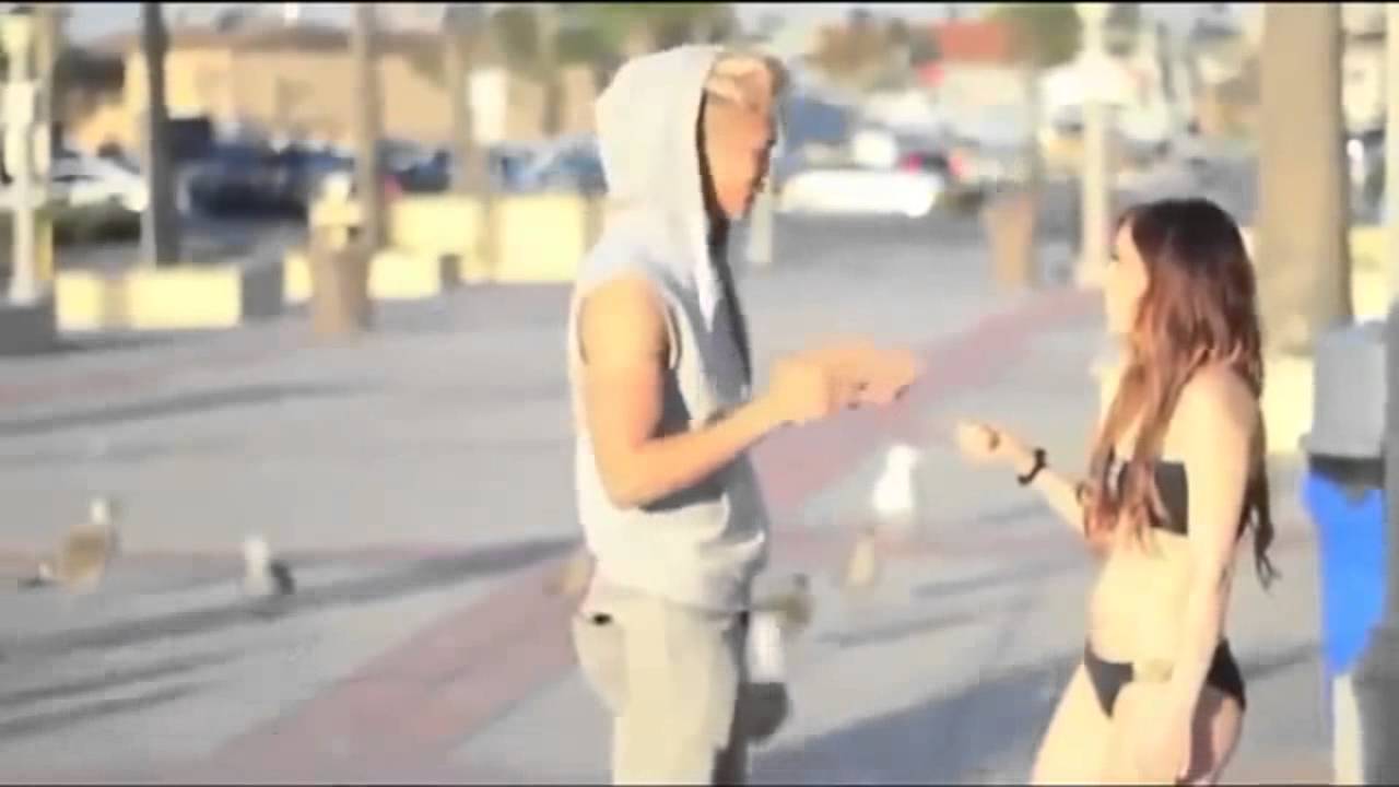 Top 3 Besos Faciles Sexuales (Kissing Prank) PrankInvasion - YouTube