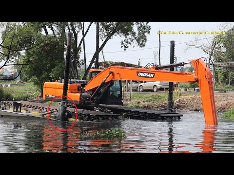 Amazing! Big Float Long Reach Excavator On Water Digging Mud ...