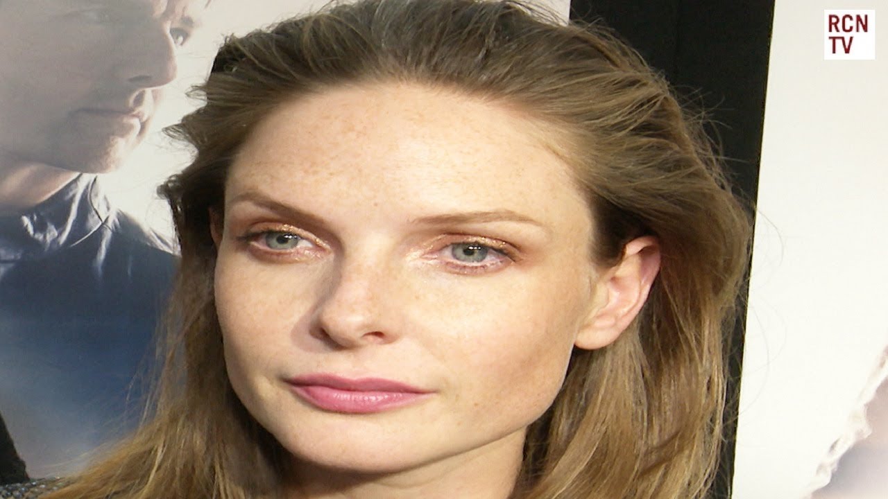 Rebecca Ferguson Interview Mission Impossible Fallout Premiere - YouTube