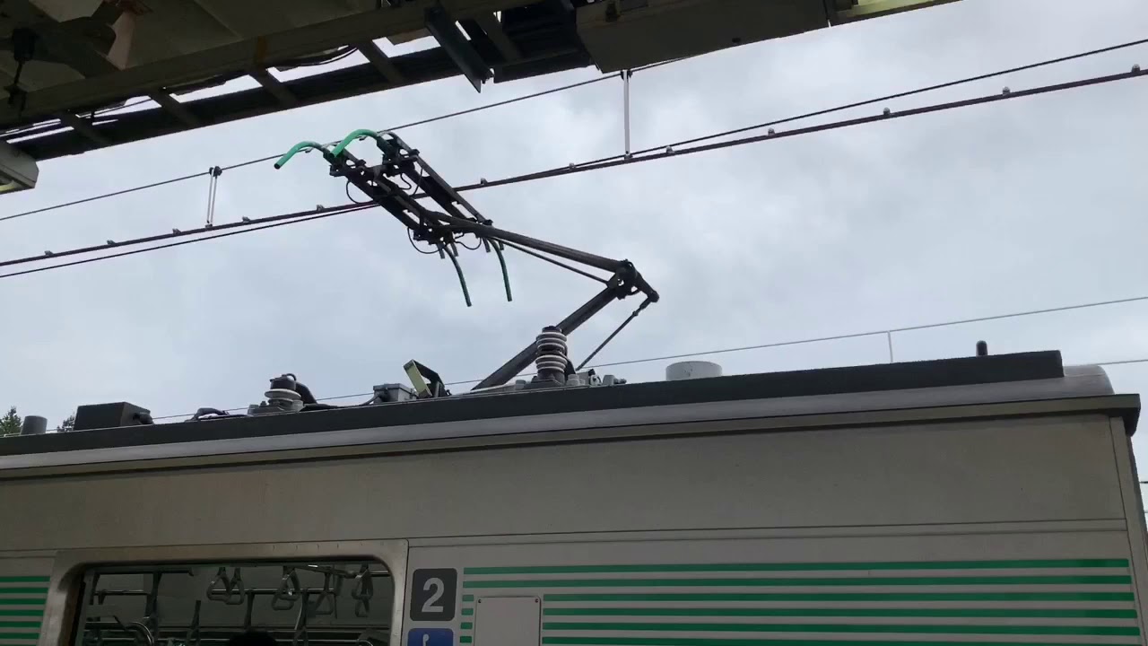 宝積寺駅 EV-E301系 パンタグラフ上昇 《おまけ貨物通過シーン - YouTube