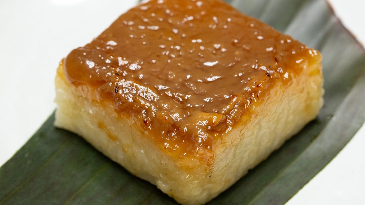 Bibingkang Malagkit Recipe | Filipino Sticky Rice Cake with Coconut ...