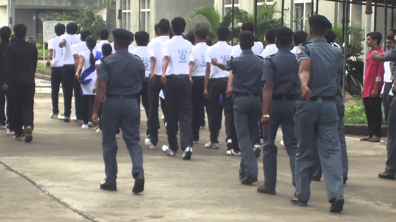 GEC Valsad Parade 15AUG2013 - YouTube