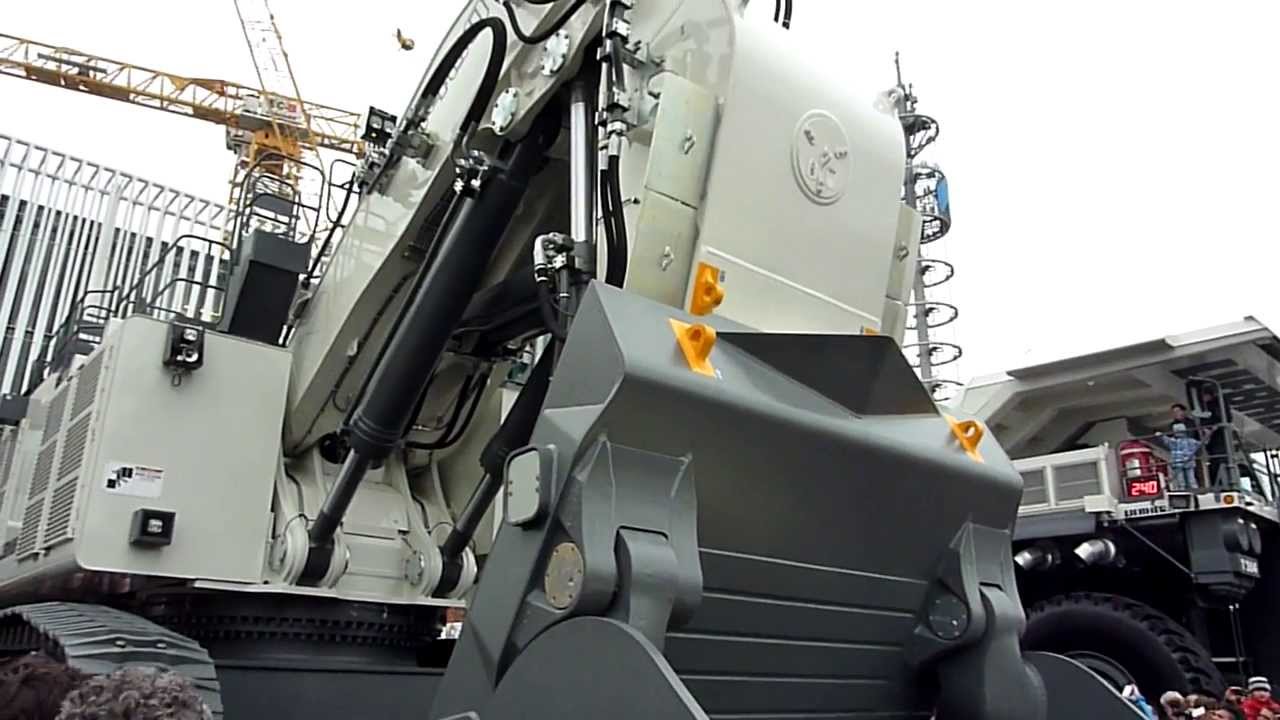 LIEBHERR R9400 BAUMA 2013 - YouTube
