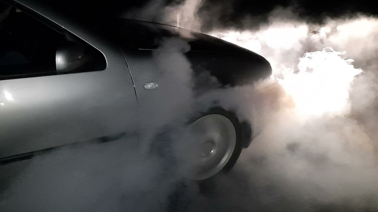 VW Golf 4 1.4 16v (55kw, 75 hp) burnout - YouTube